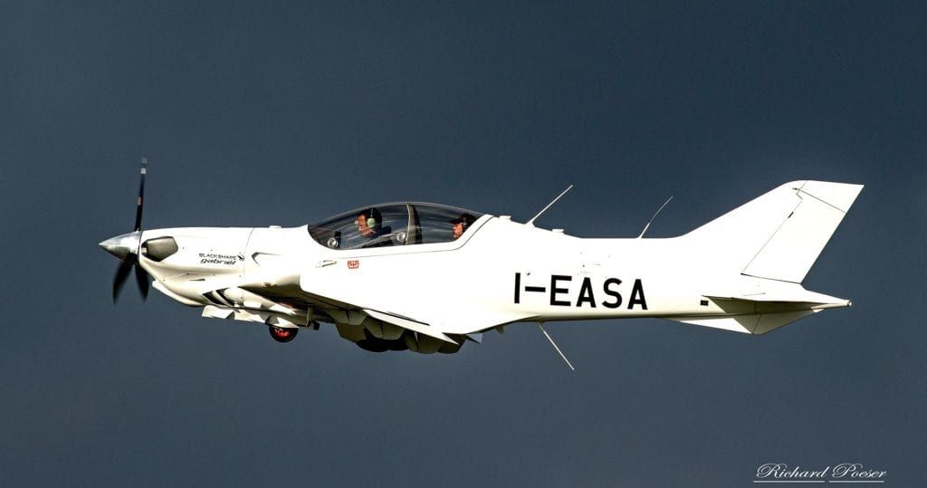 Zelf Vliegen receive two Gabriél trainers | Halldale Group